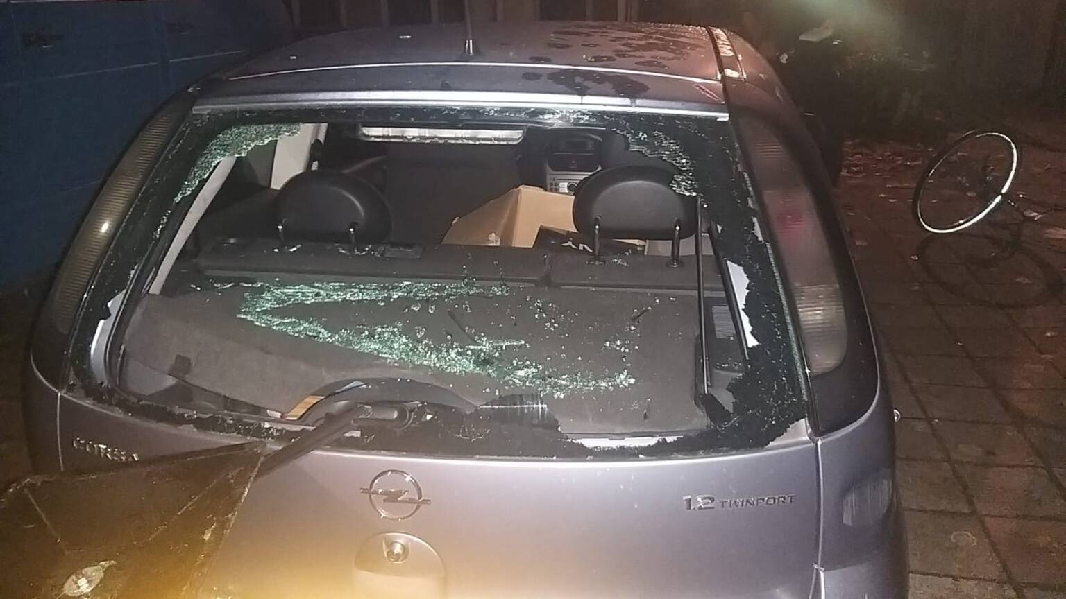 The multilayered perspective of a smashed car window – Public History ...