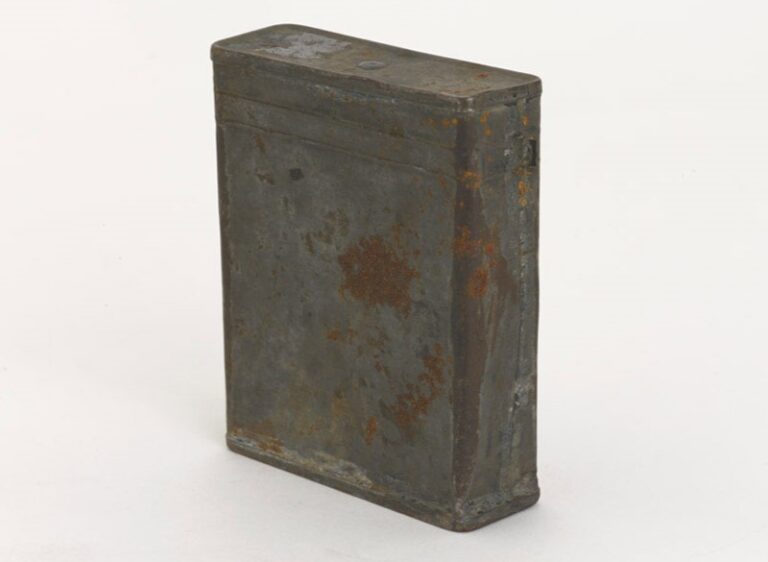 The Army Biscuit: breaking teeth in the trenches – Public History Amsterdam